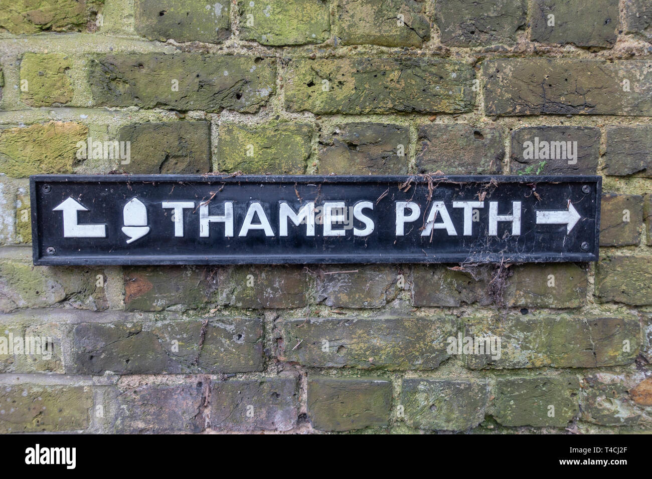 Thames path sign hi-res stock photography and images - Alamy