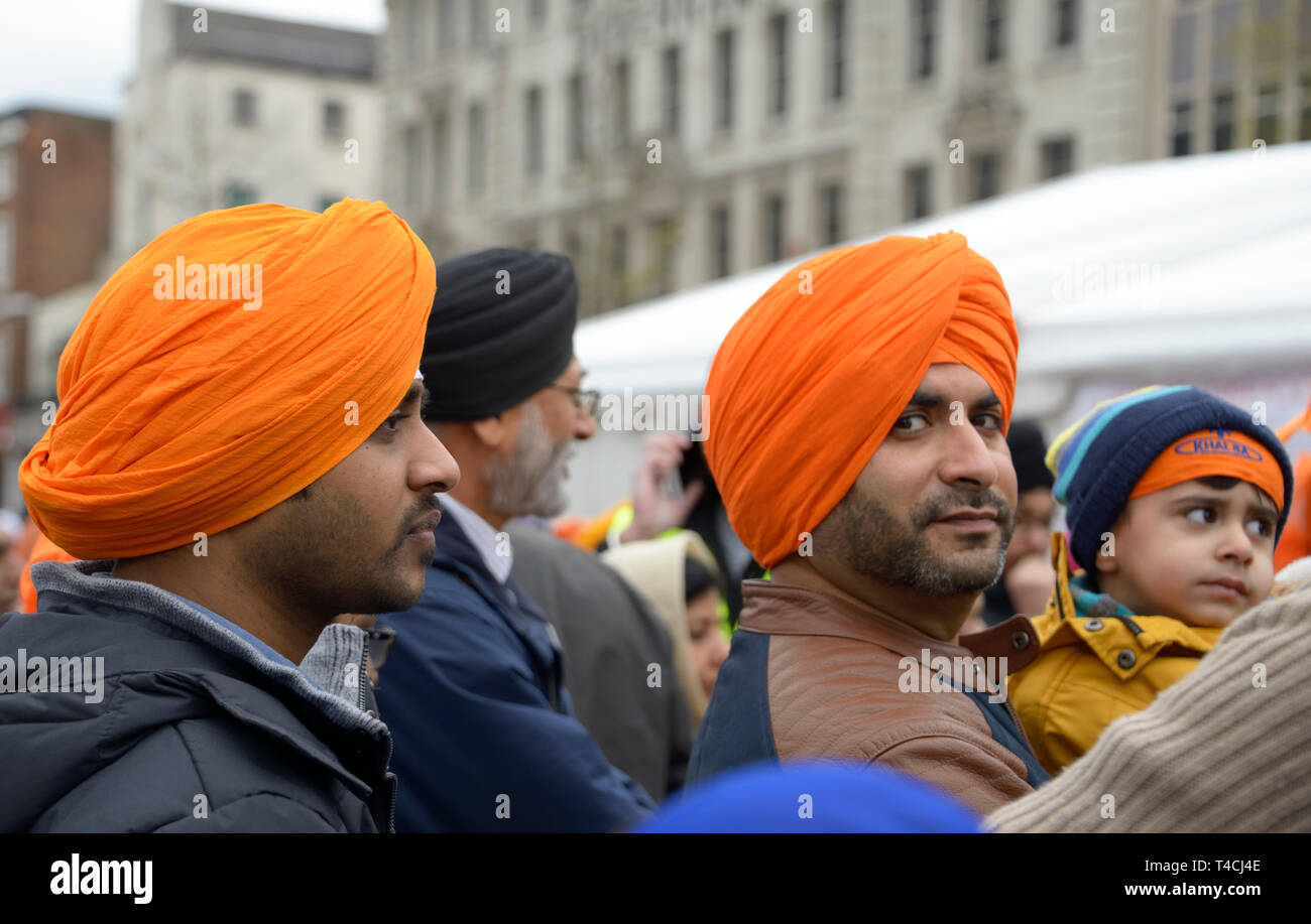 Two Sikh men with small boy, at celebration, in Nottingham Stock Photo ...