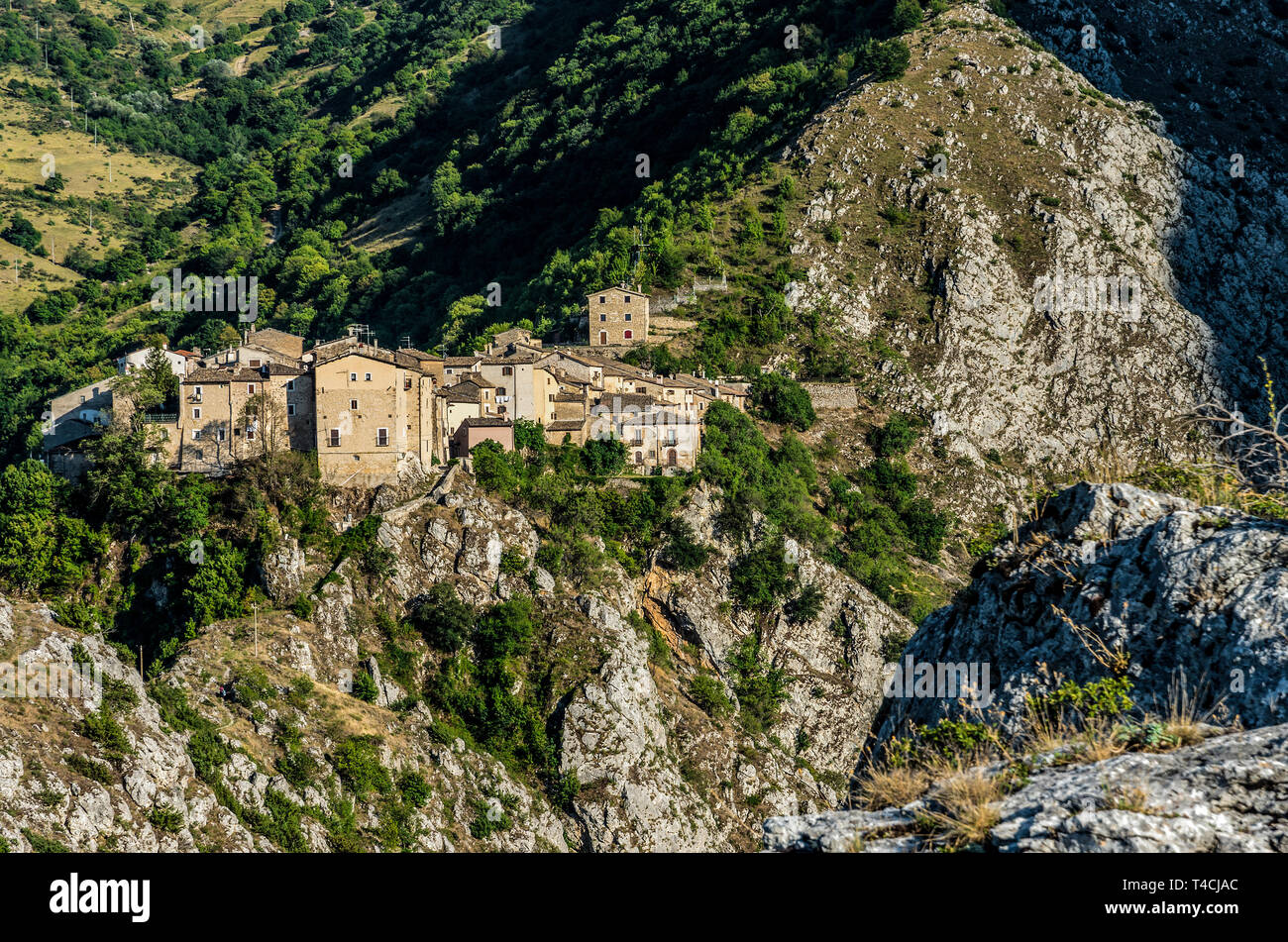 Medieval towns and villages of abruzzo hi-res stock photography and ...