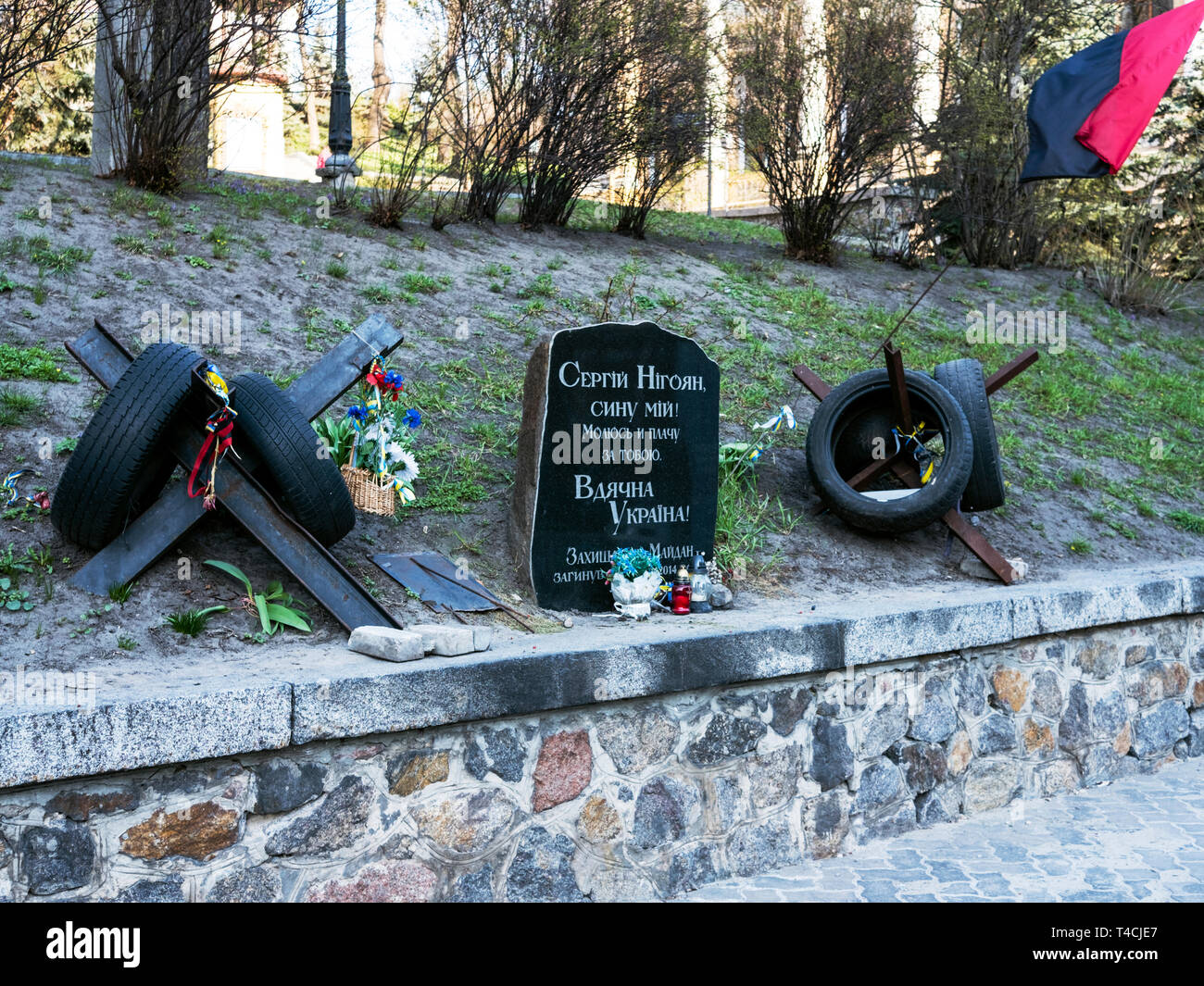 Makeshift monument to commemorate the victims of the protests at Maidan ...