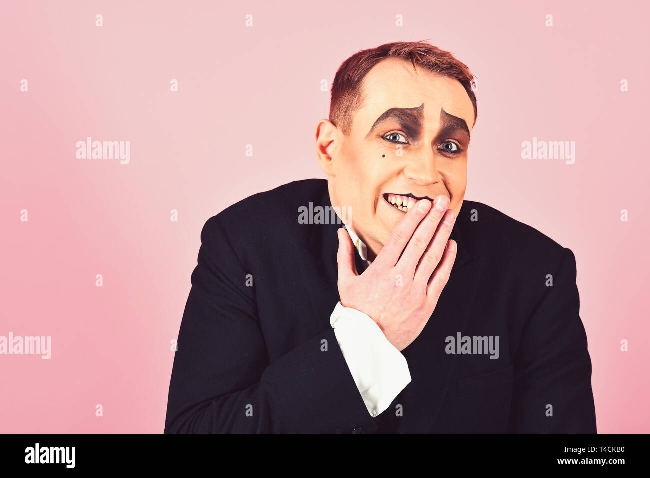 Laughing face. Comedian performer giggling. Mime artist. Mime with face ...