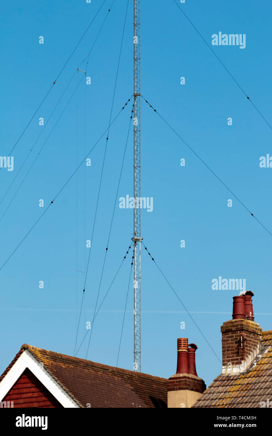 Mobile phone telecommunications mast uk hi-res stock photography and images - Alamy