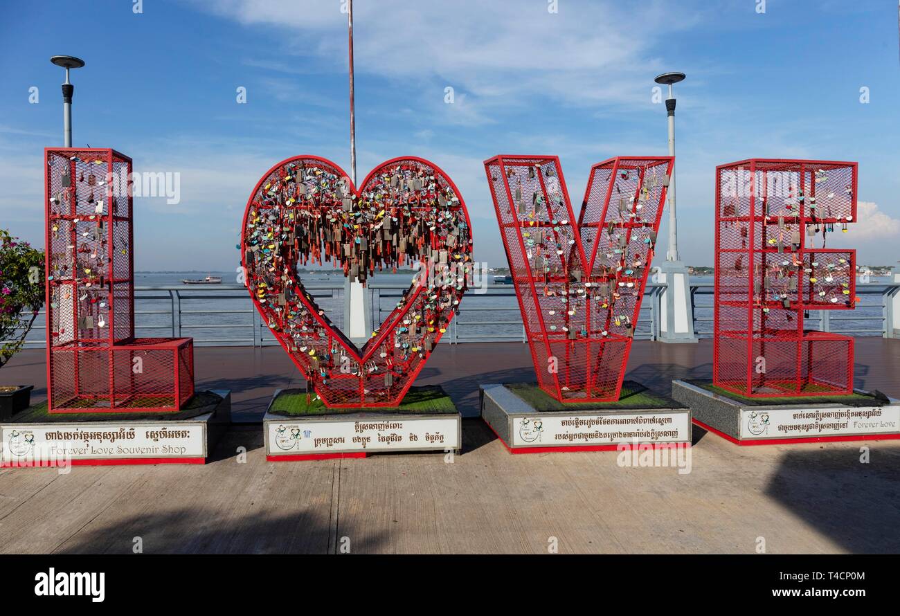 Love sign at theme park koh pich hi-res stock photography and images ...