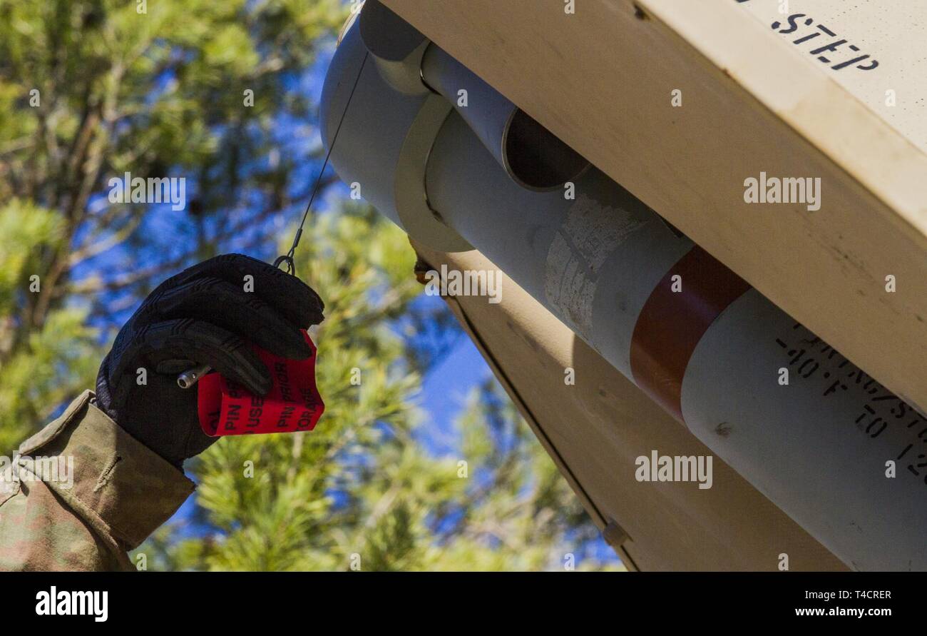 U.S. Army Soldiers with Alpha Company, 1st Engineer Battalion, 1st ...