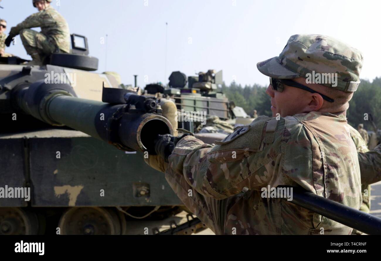 M1a2 abrams tank crewman hi-res stock photography and images - Alamy