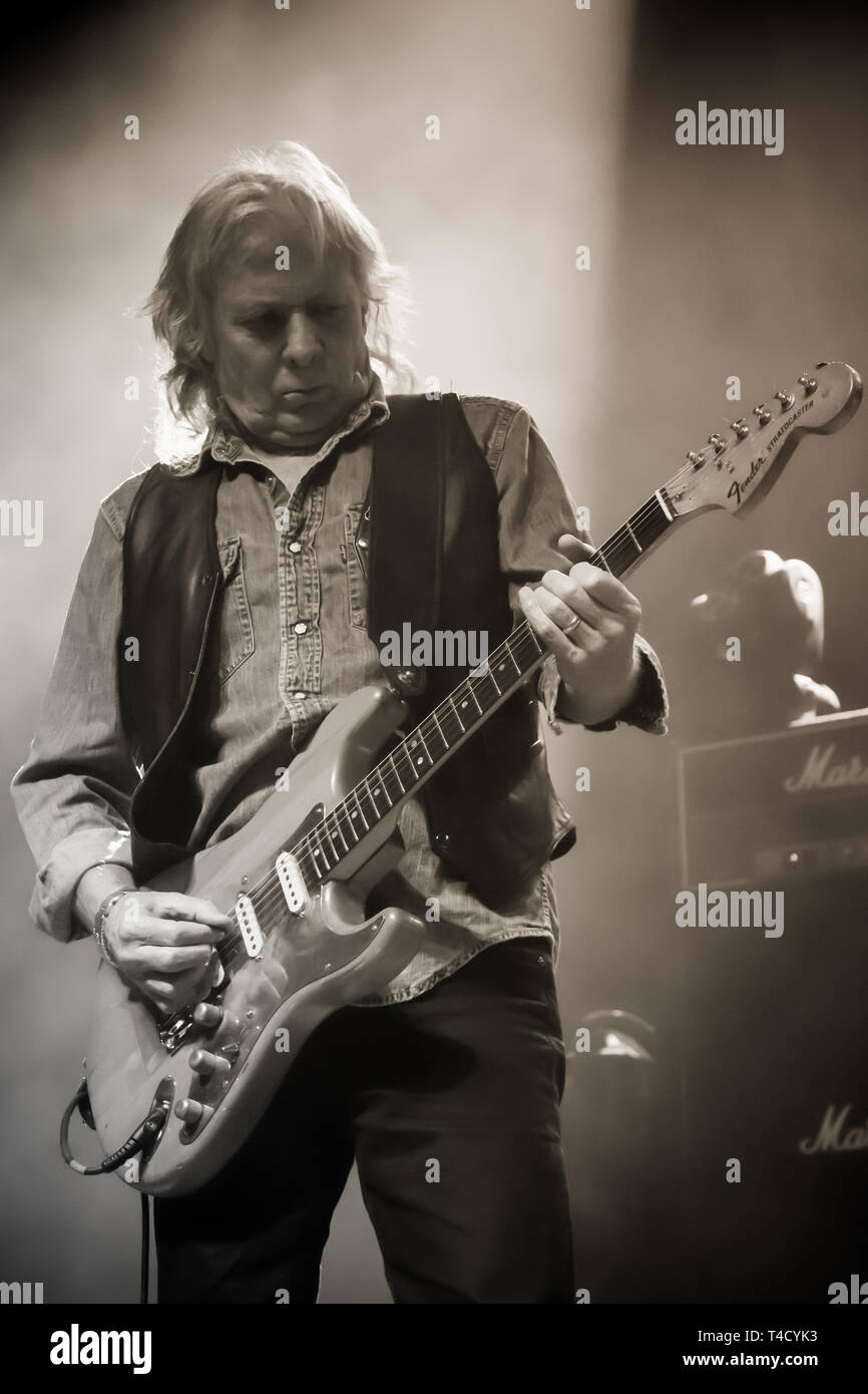 Fastway hi-res stock photography and images - Alamy