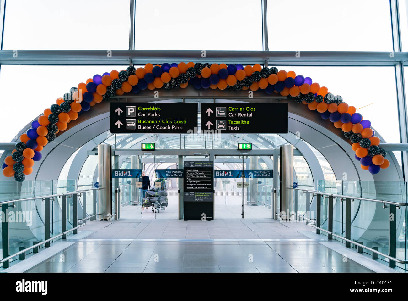 Inside dublin airport hi-res stock photography and images - Alamy