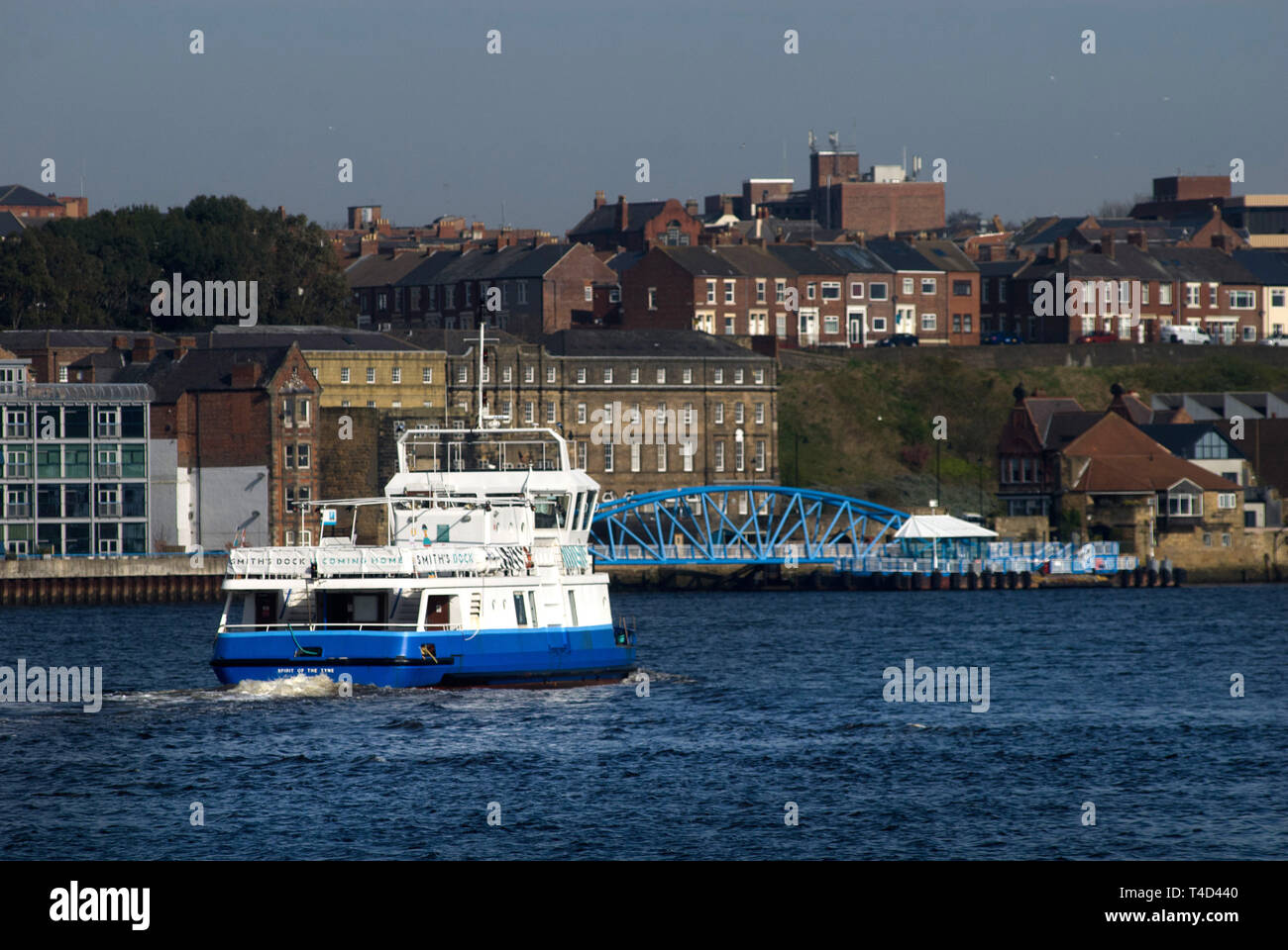 Tyne ferry crossing from South to North Shields Stock Photo - Alamy