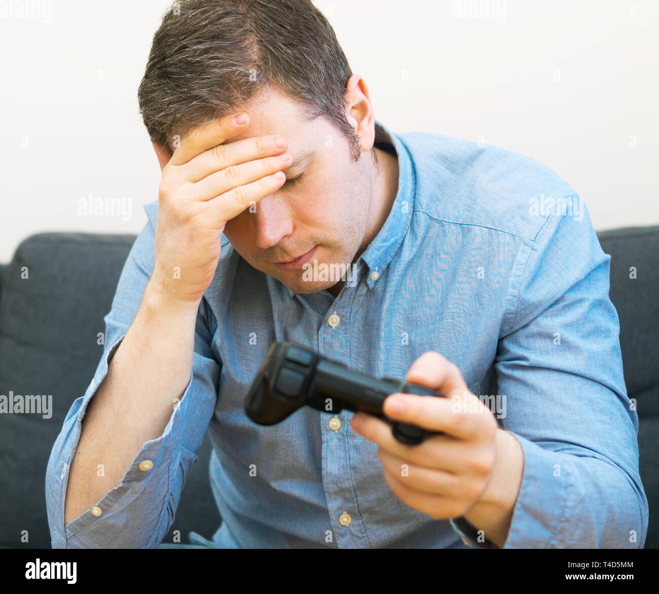 Man gaming unhappy hi-res stock photography and images - Alamy