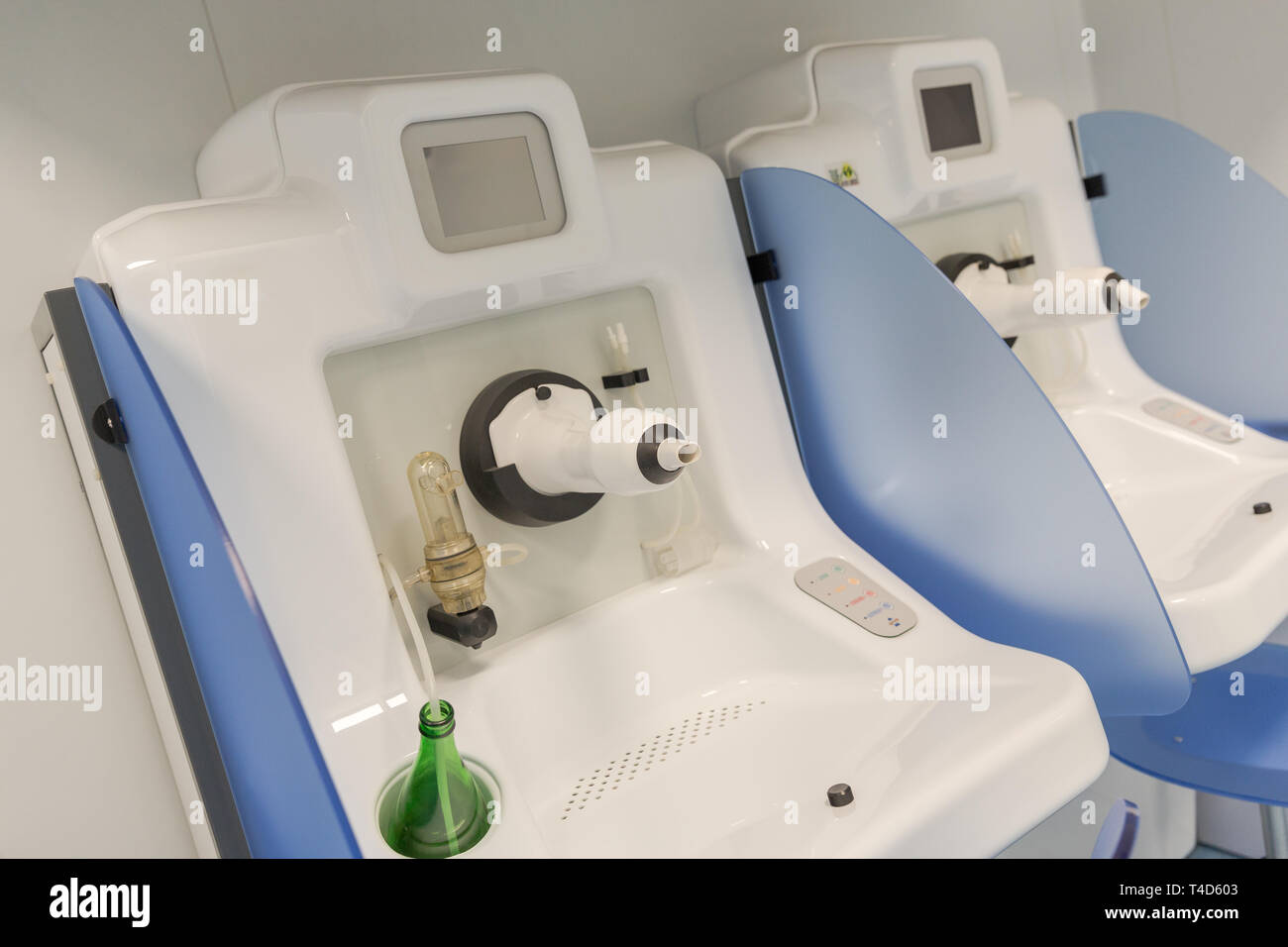 Technical medical equipment hi-res stock photography and images - Alamy