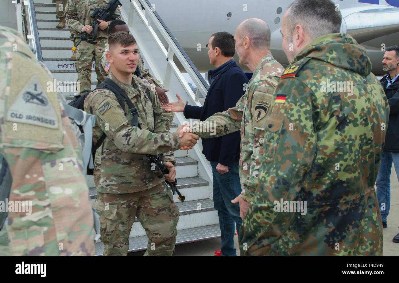 Bundeswehr soldiers berlin germany hi-res stock photography and images ...