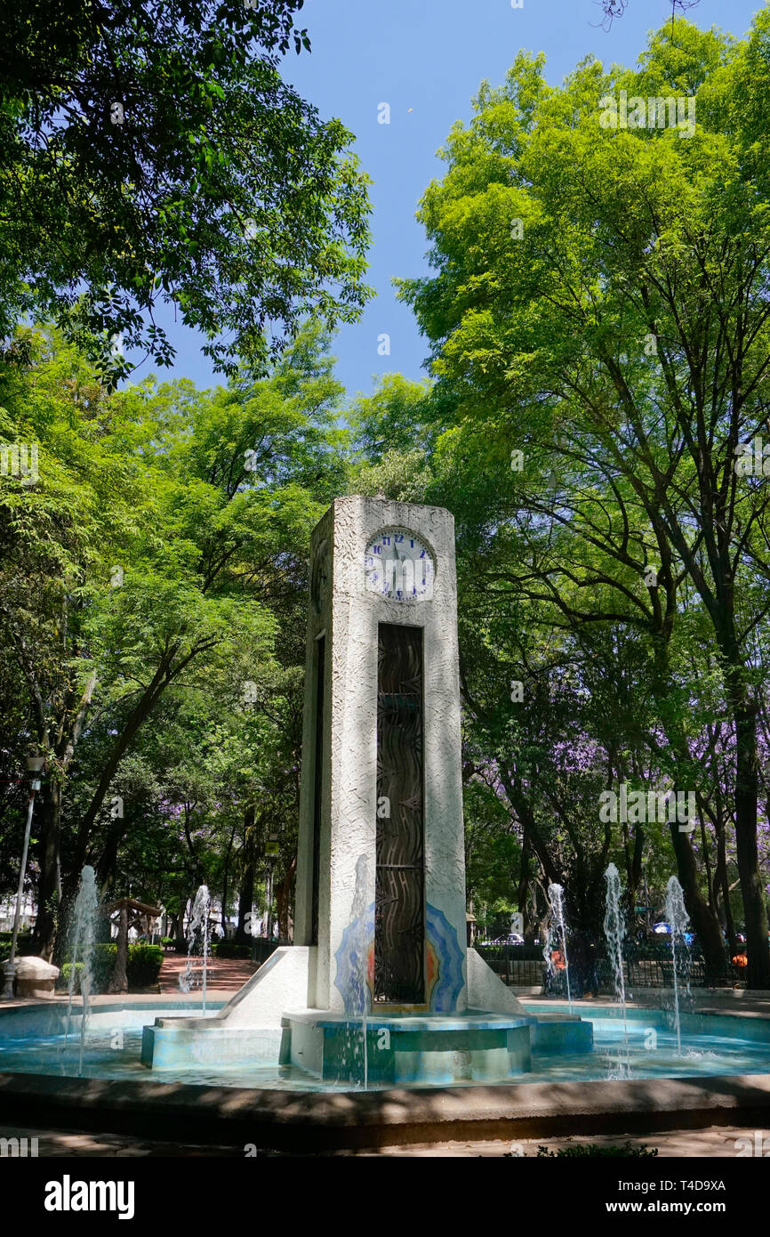 Art deco clock in the Parque Mexico, City Park in the Hipodromo/Roma ...