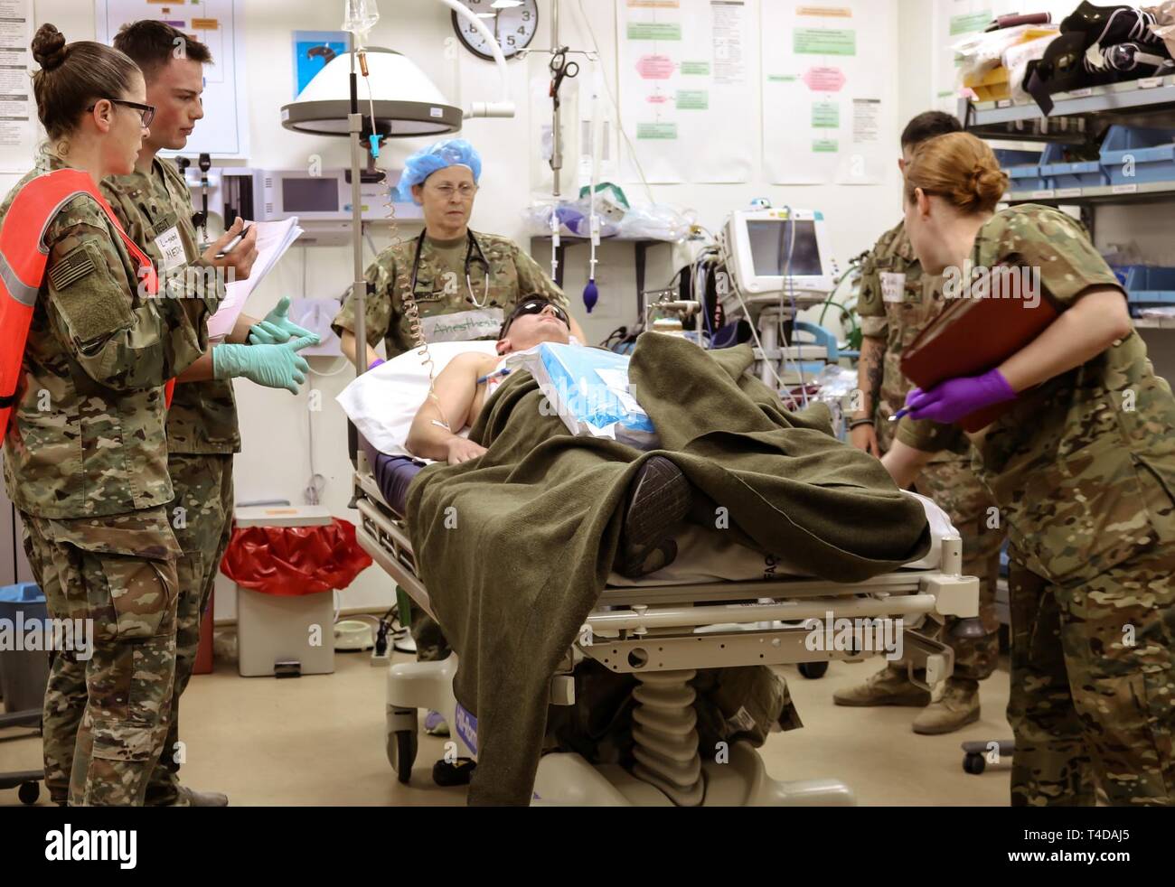 452d Combat Support Hospital soldiers asses mock casualty during the ...