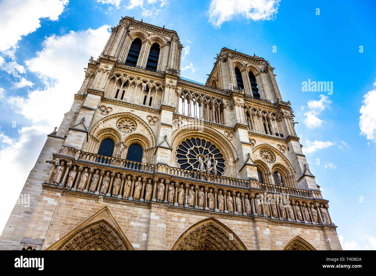 Notre dame exterior paris hi-res stock photography and images - Alamy