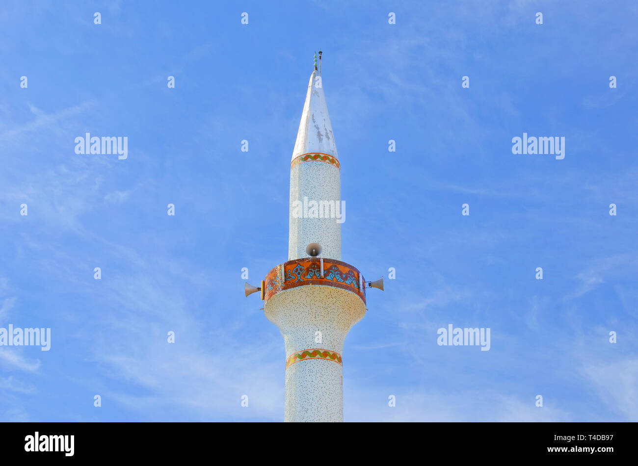 Amazing close up view of the white minaret tower taken from below ...