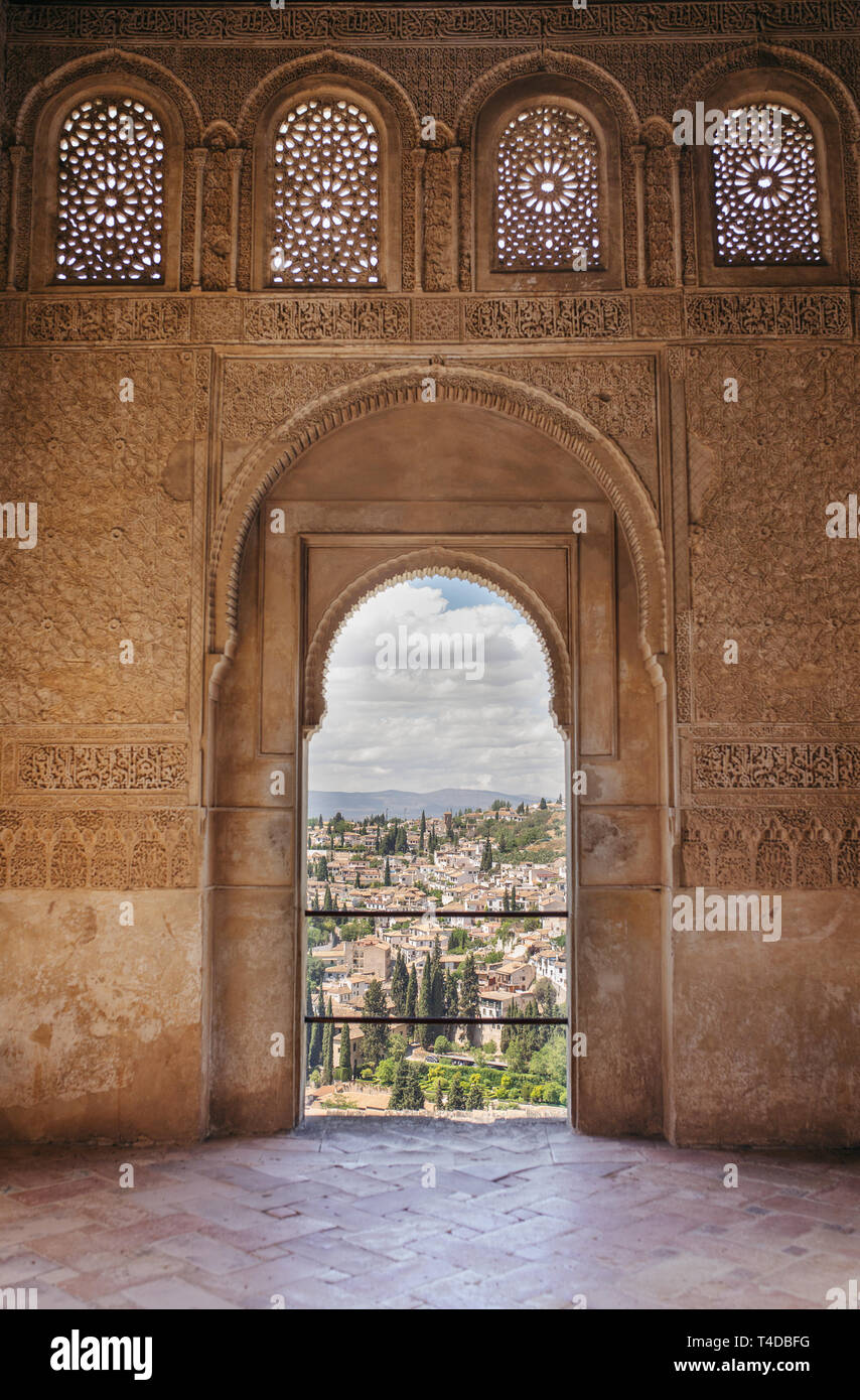 Alhambra calligraphy hi-res stock photography and images - Alamy