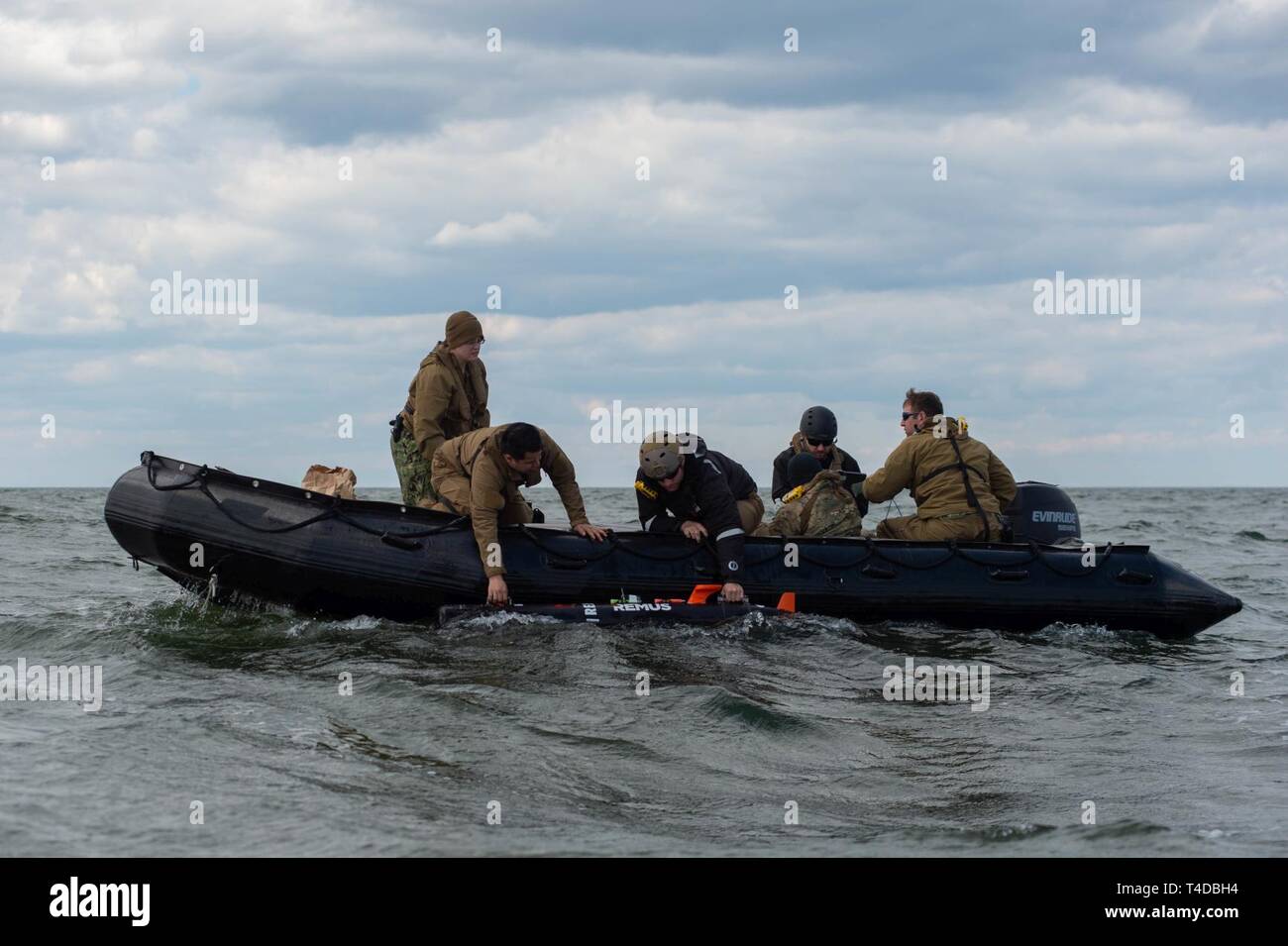 Mark 18 mod 2 unmanned underwater vehicle hi-res stock photography and ...