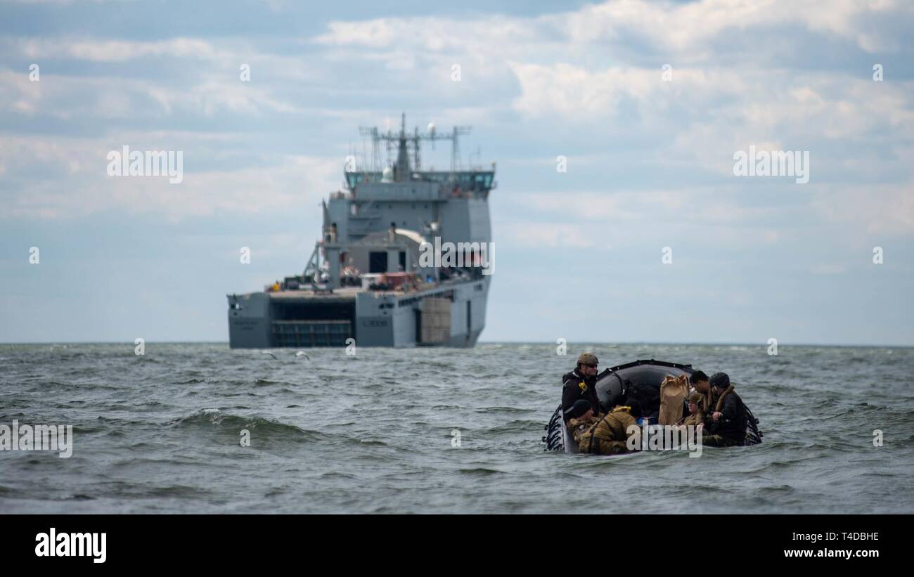 ATLANTIC OCEAN (March 22, 2019) Sailors assigned to Explosive Ordnance ...