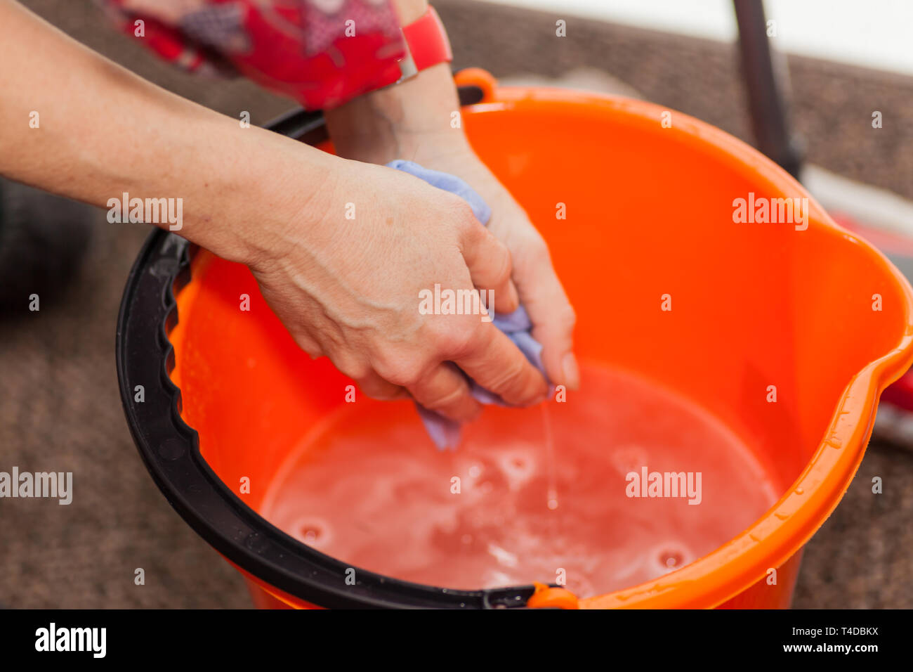 Close up female hands scrubbing hi-res stock photography and images - Alamy