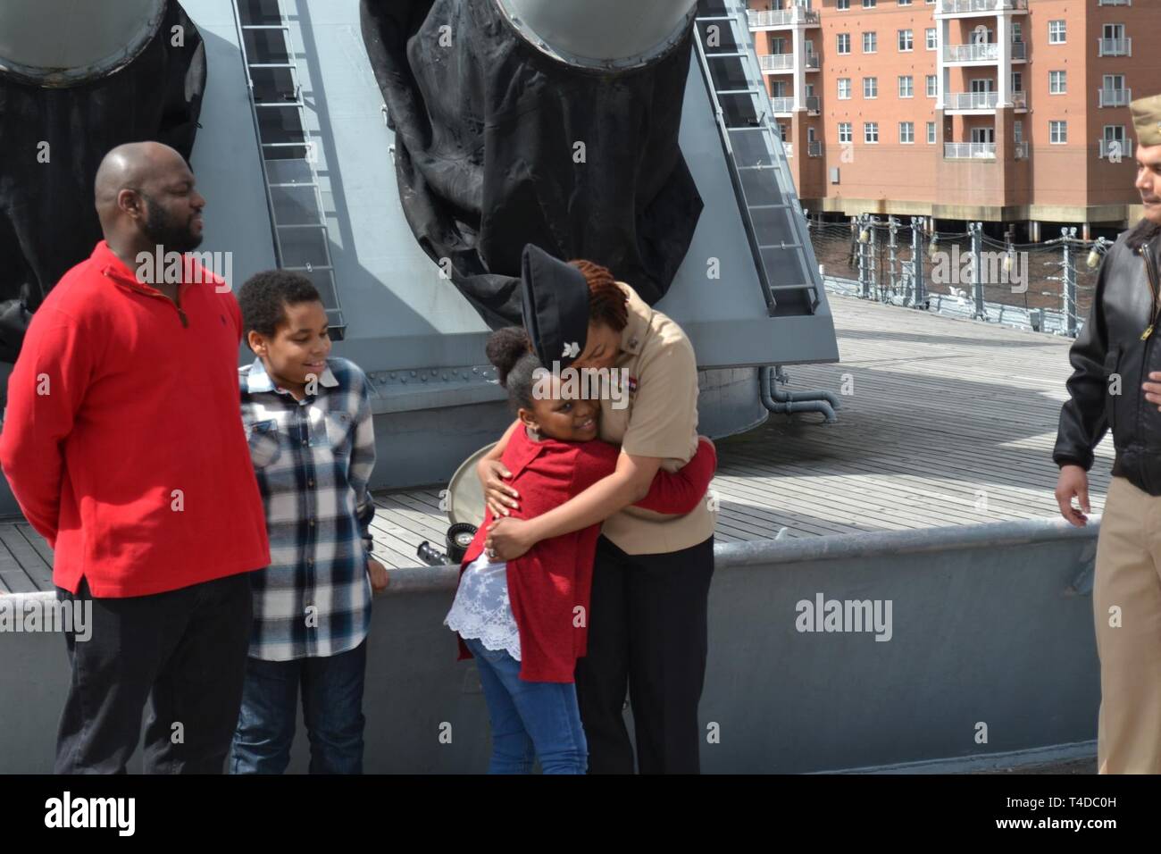 YN1 Latonya Solomon assigned to US Fleet Forces Command, re-enlisted on ...