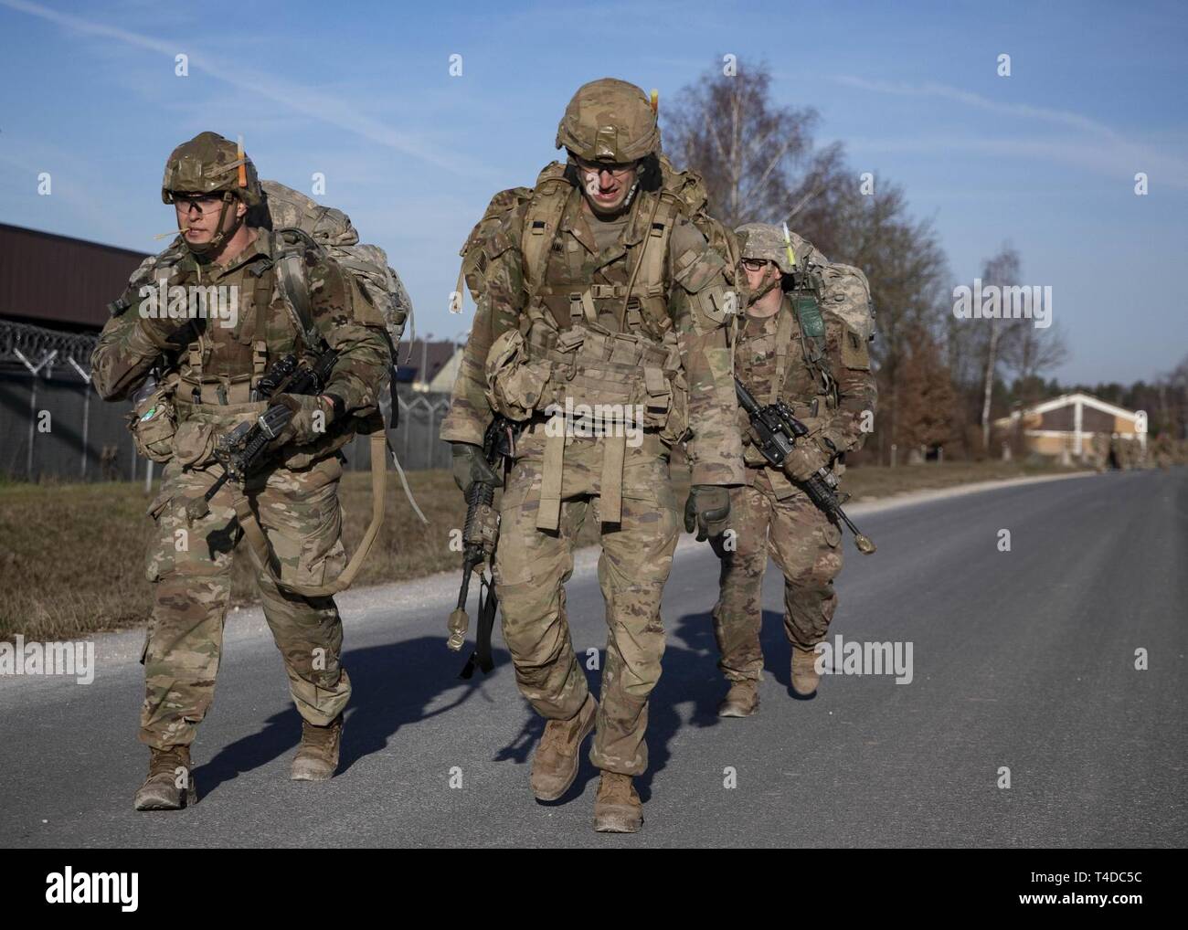 U.S. Army Soldiers from the 1st Armored Brigade Combat Team, 1st ...