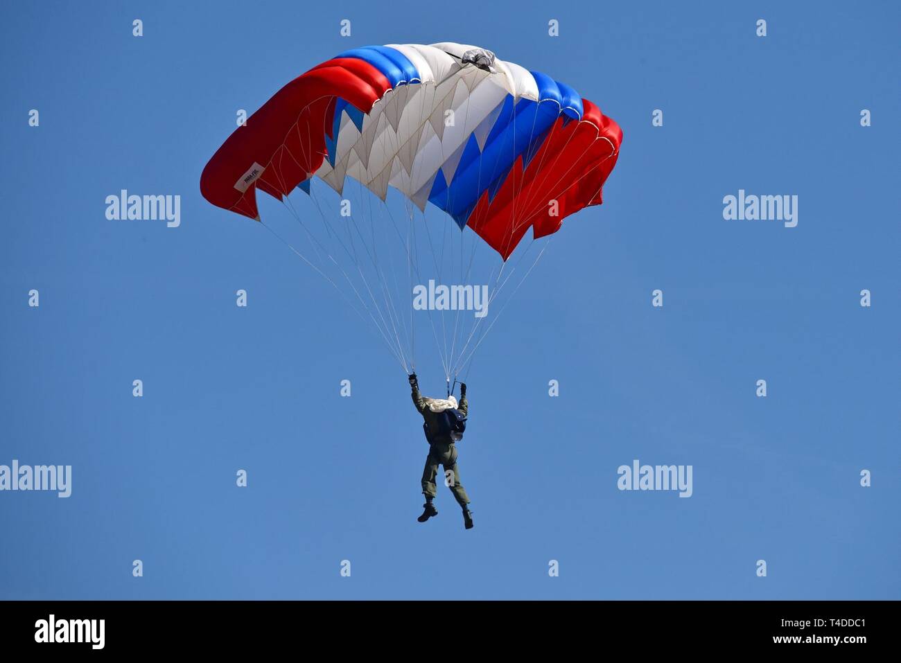 Special Forces Soldiers assigned to the Slovenian Armed Forces conduct ...