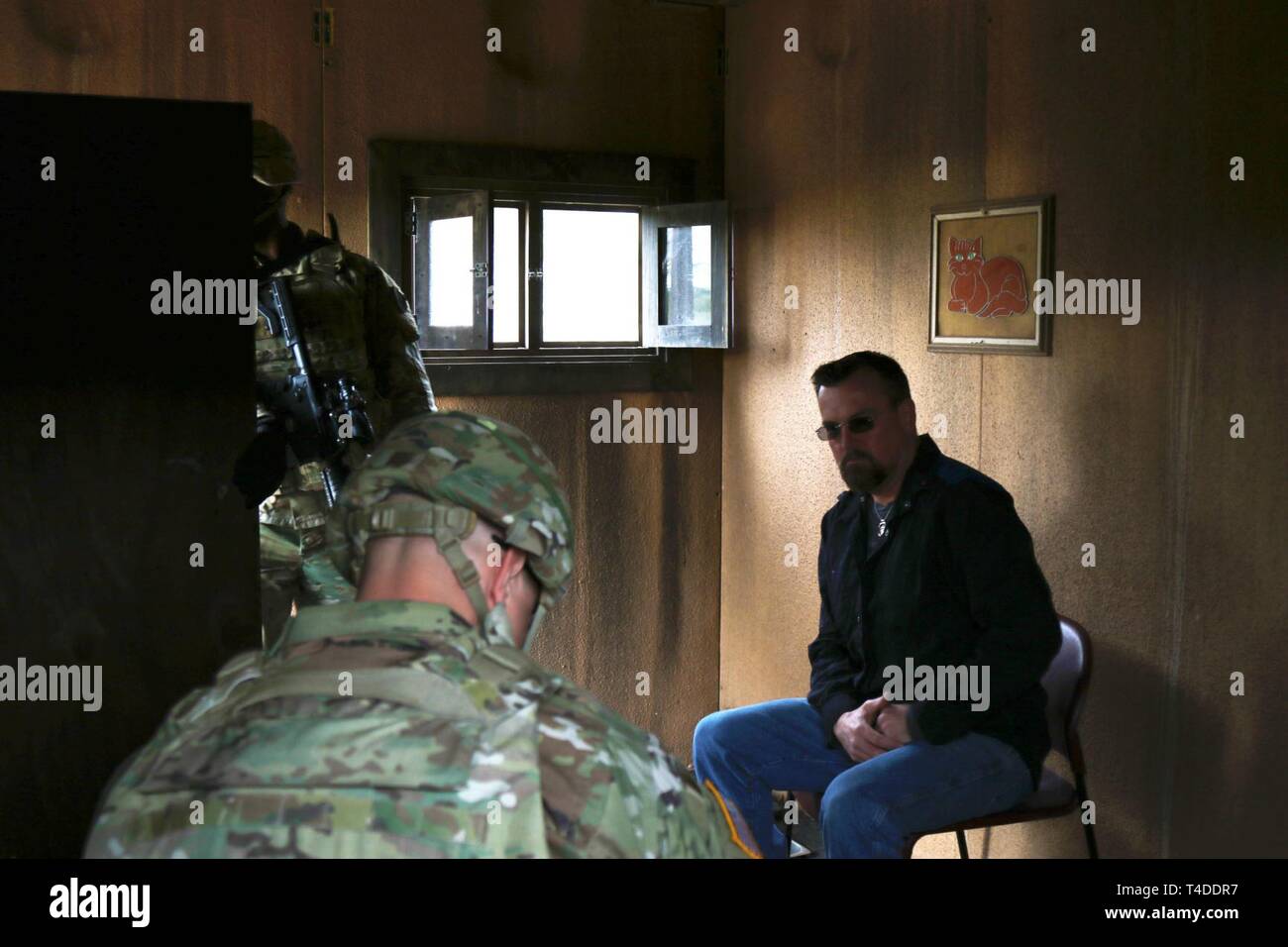 Soldiers with 163rd Military Intelligence Battalion, 504th Military ...