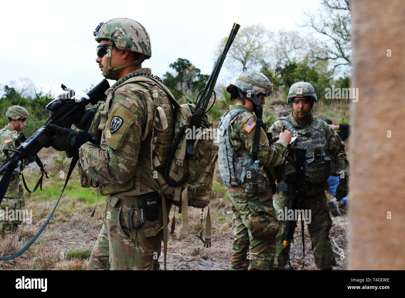 Soldiers with 163rd Military Intelligence Battalion, 504th Military ...