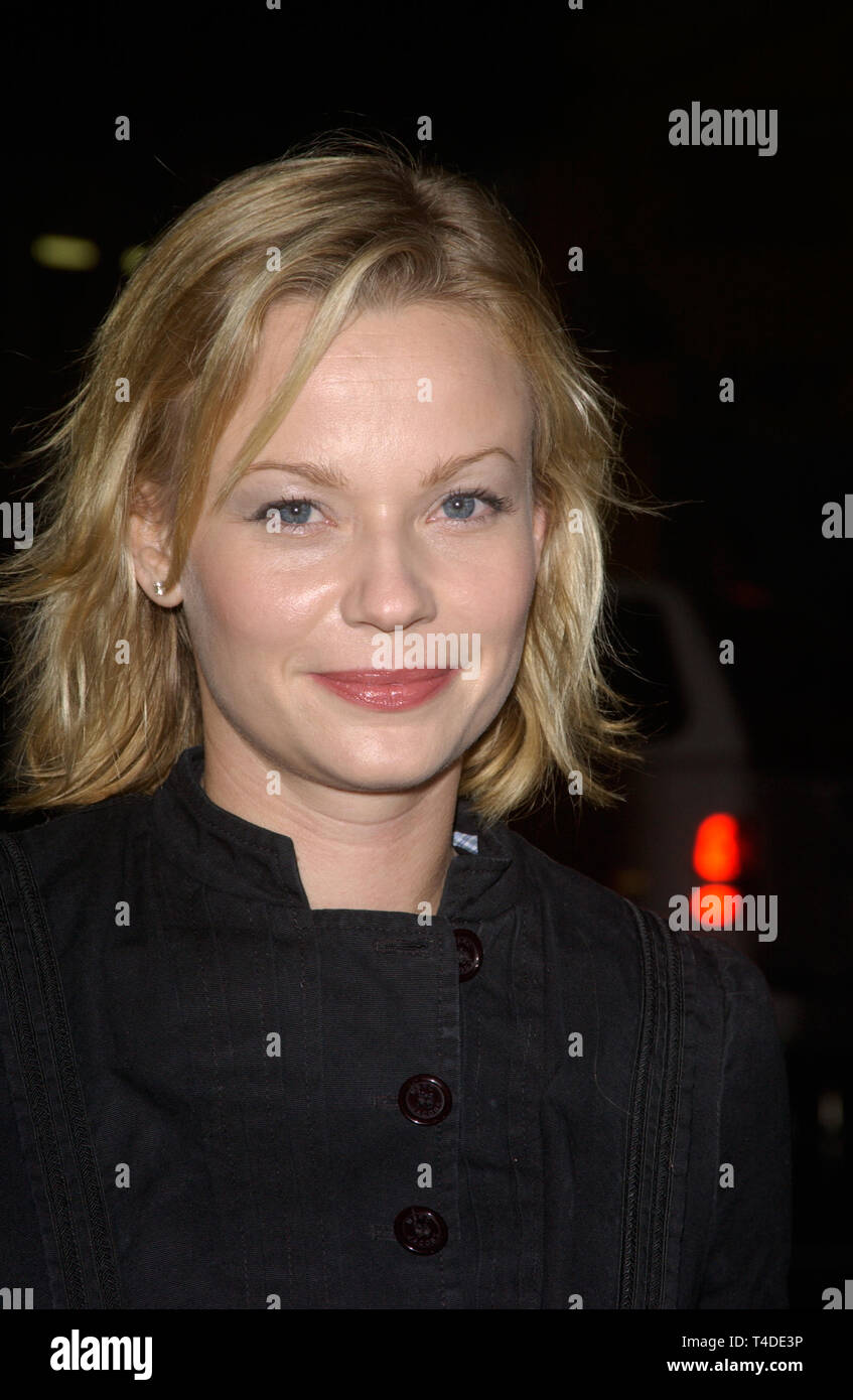 LOS ANGELES, CA. January 12, 2004: Actress SAMANTHA MATHIS at the world ...