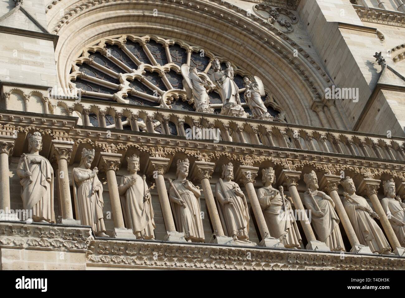 Statues of figures overlooking the entrance to Notre Dame Cathedral ...
