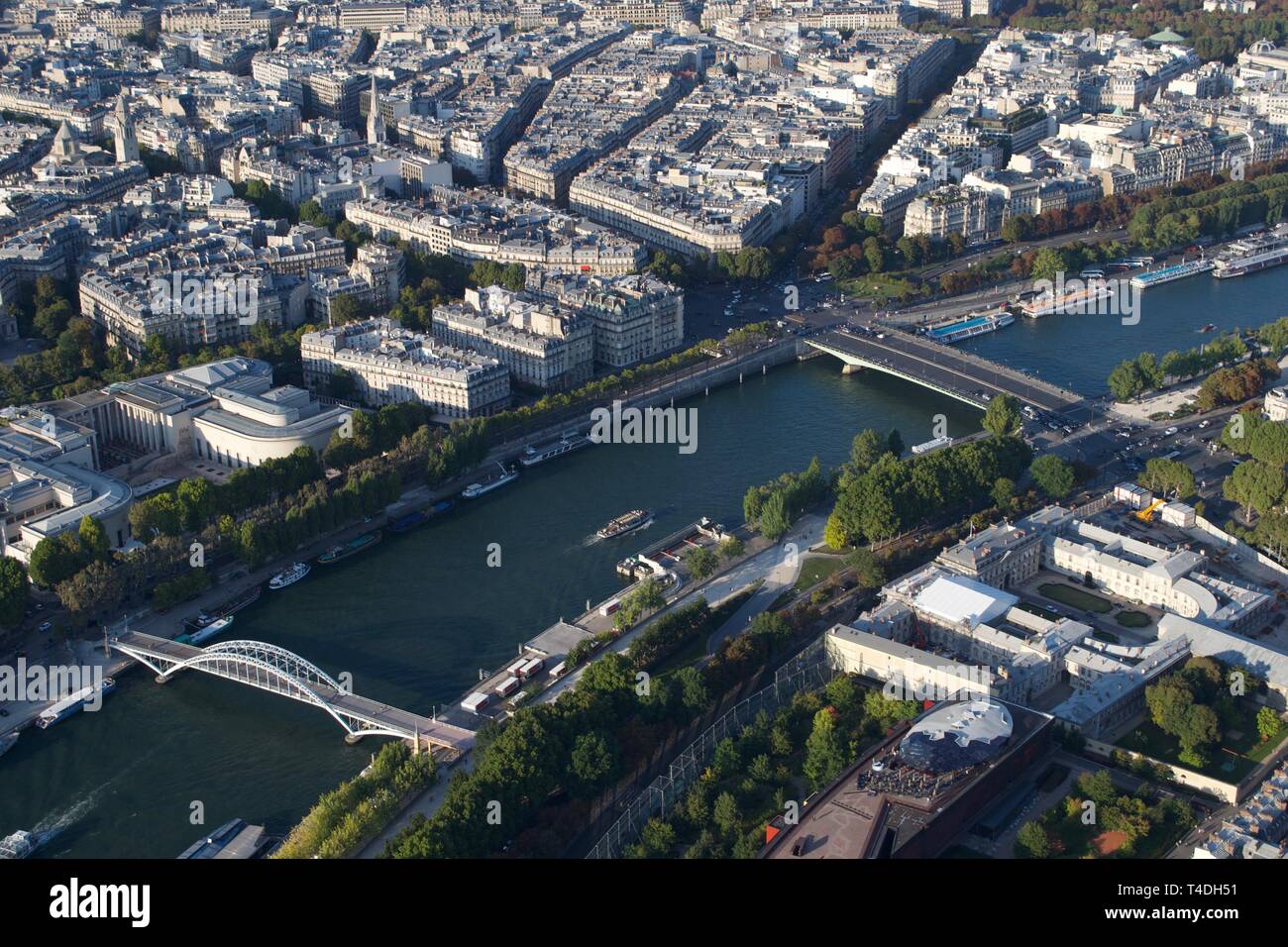 Paris parisian river seine waterway boat boats bridges bridge hi-res ...
