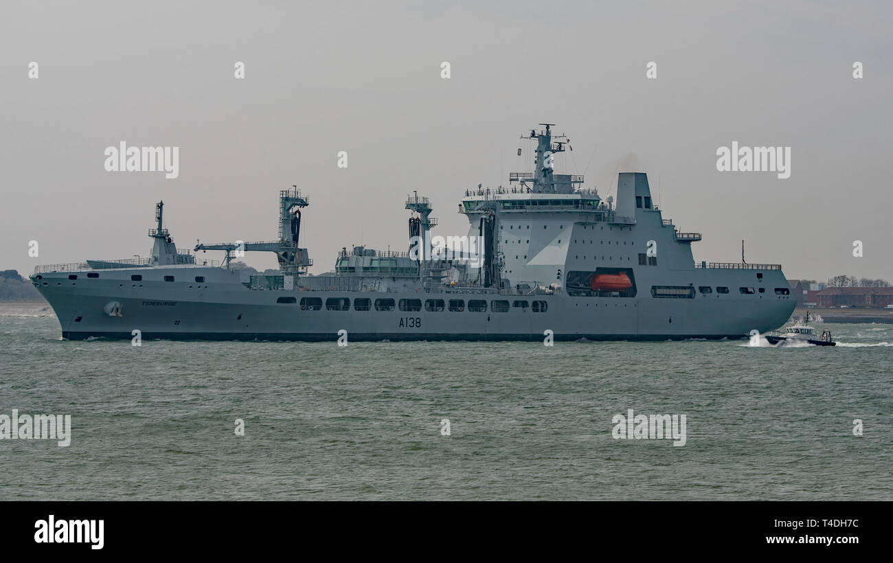 Refuelling ship at sea hi-res stock photography and images - Alamy