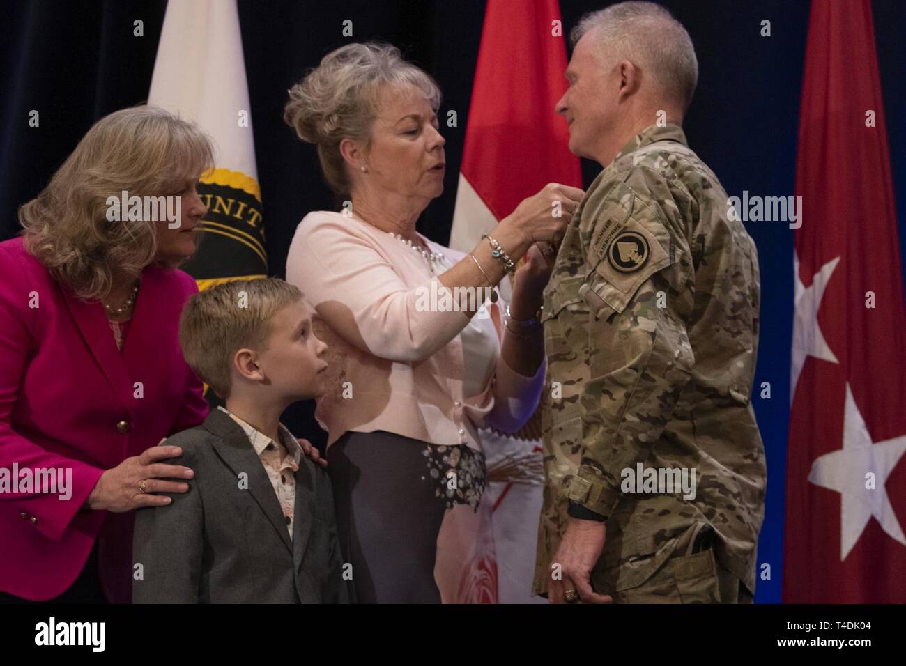 Barb Thomas presents her husband, U.S. Army Gen. Raymond A. Thomas III ...