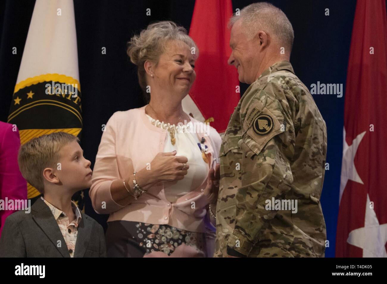 Barb Thomas presents her husband, U.S. Army Gen. Raymond A. Thomas III ...