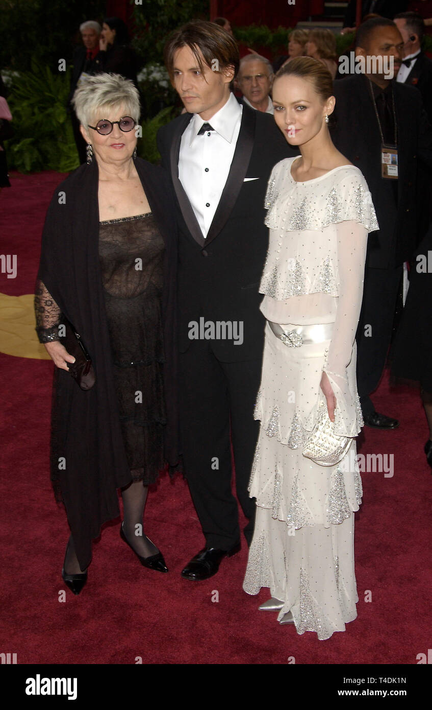 LOS ANGELES, CA. February 29, 2004: JOHNNY DEPP & mother & wife VANESSA ...