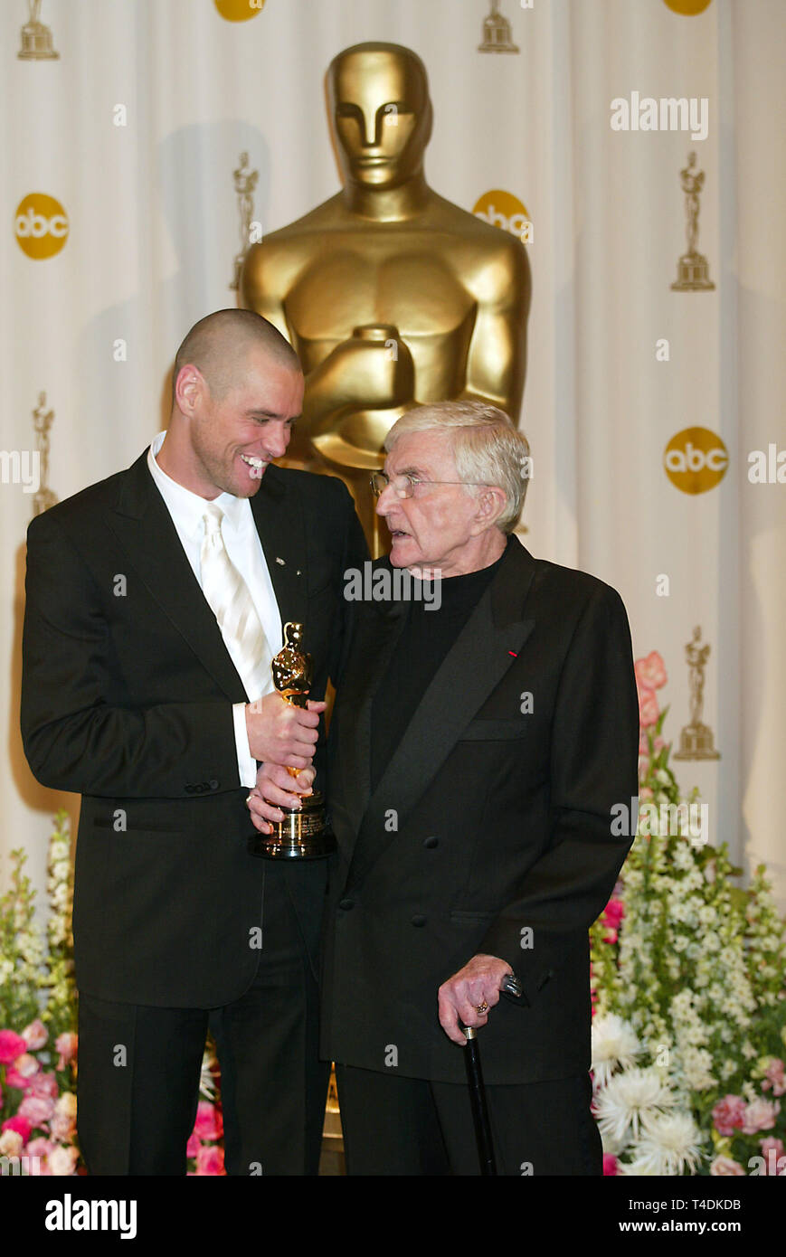 LOS ANGELES, CA. February 29, 2004: JIM CARREY (left) & BLAKE EDWARDS ...