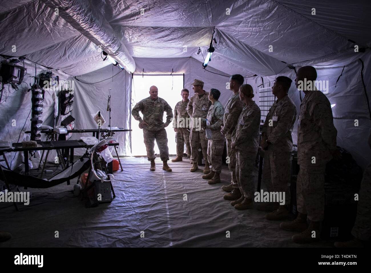 Forward resuscitative surgical team hi-res stock photography and images ...