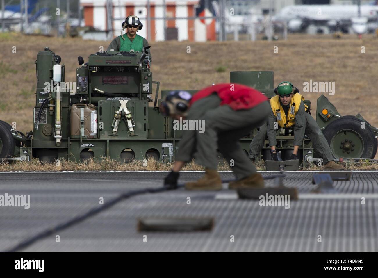 M31 marine corps expeditionary arresting gear hi-res stock photography ...