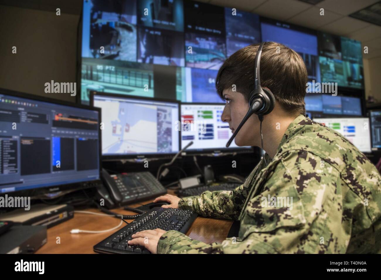 Emergency dispatch center hi-res stock photography and images - Alamy
