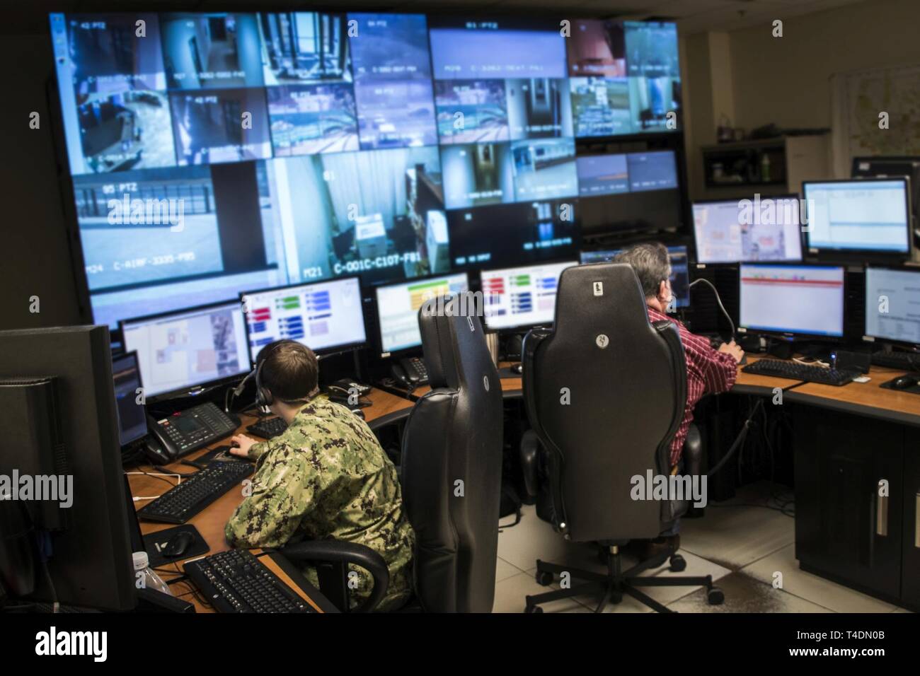 Emergency dispatch center hi-res stock photography and images - Alamy