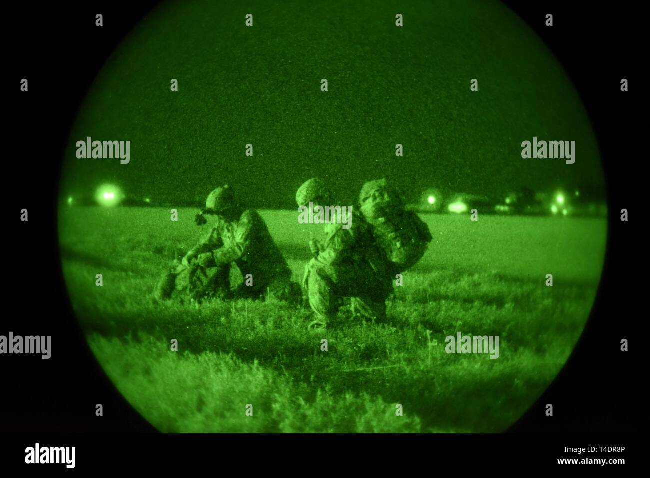 Texas Army National Guardsmen from the 167 Battalion (Airborne), 143rd ...