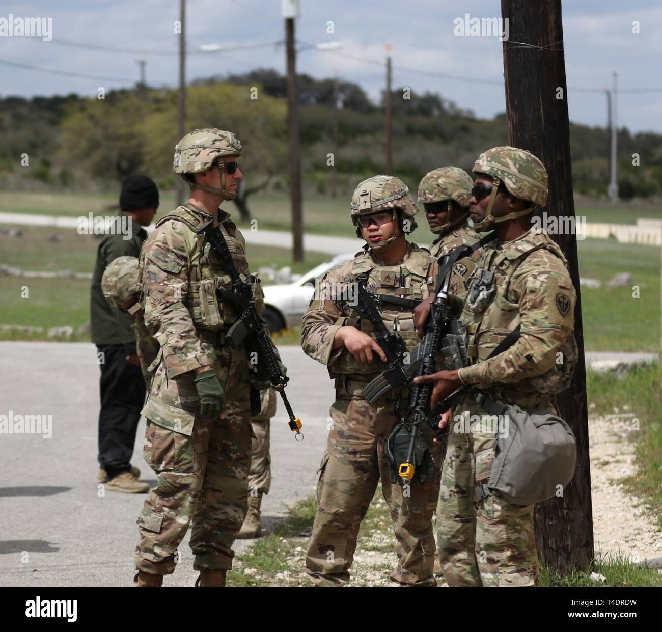 Soldiers with 163rd Military Intelligence Battalion, 504th Military ...