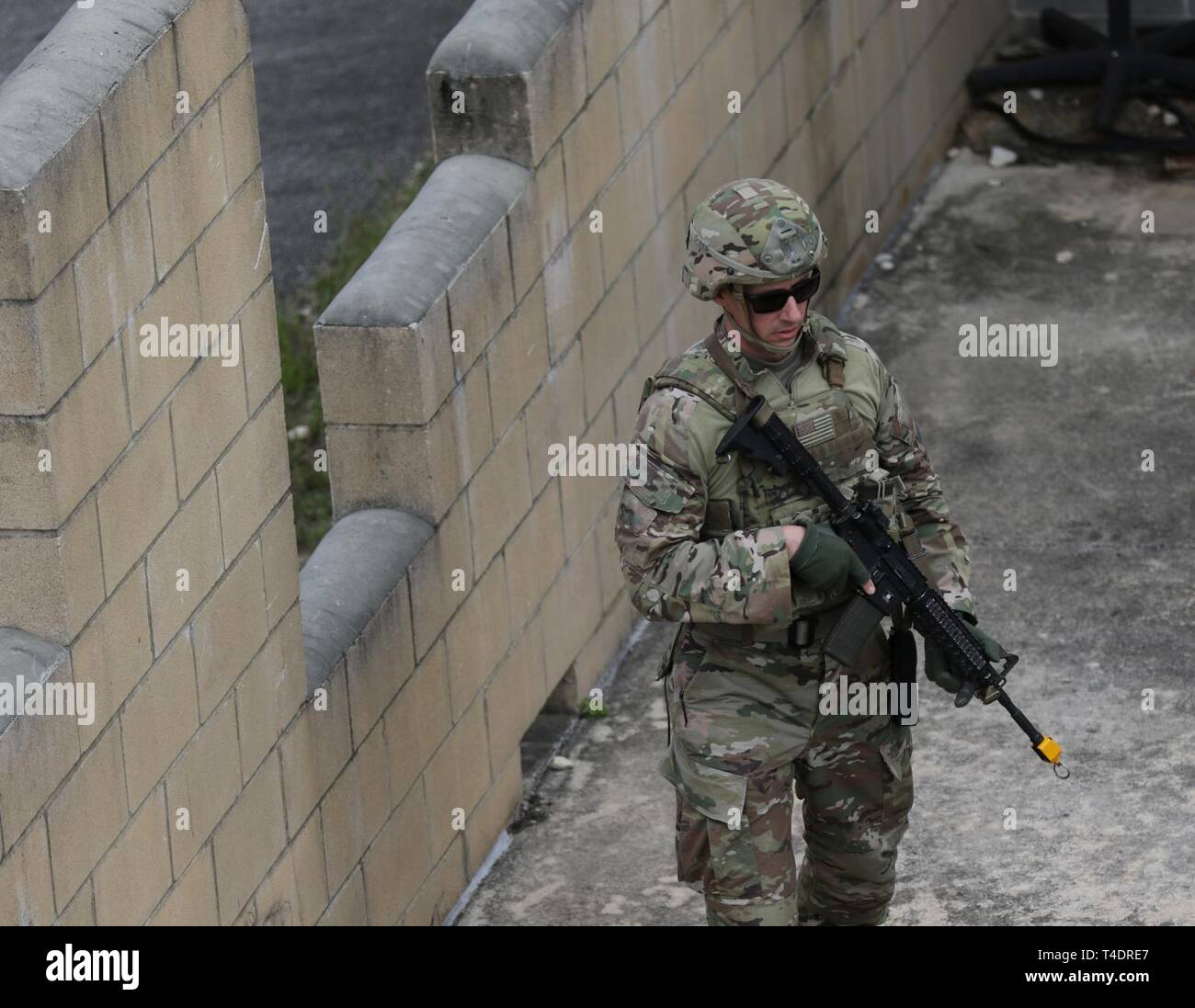 Soldiers with 163rd Military Intelligence Battalion, 504th Military ...