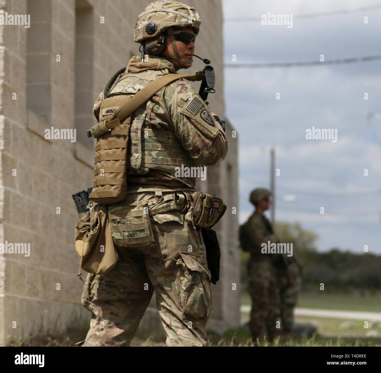 Soldiers with 163rd Military Intelligence Battalion, 504th Military ...
