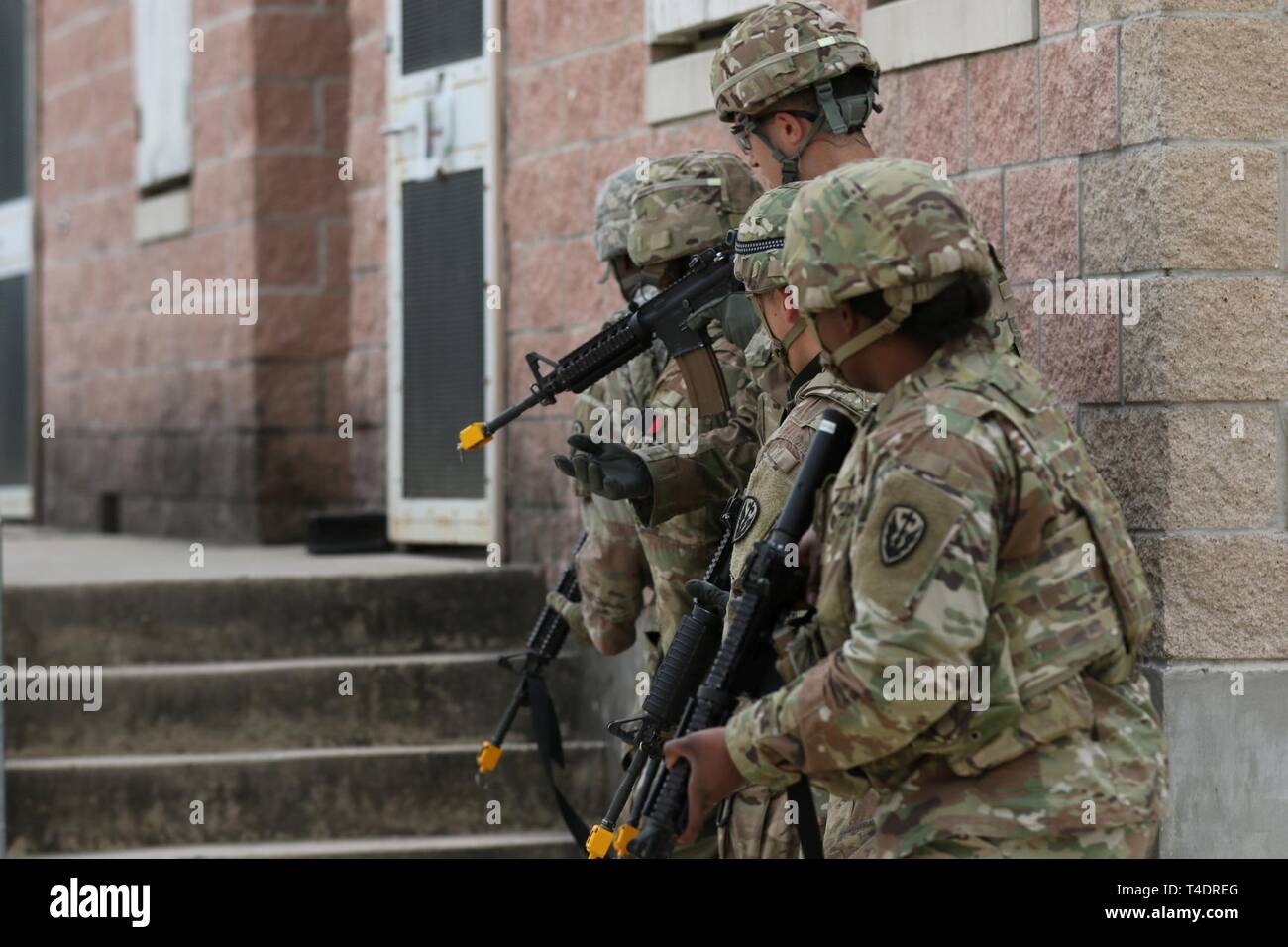 Soldiers with 163rd Military Intelligence Battalion, 504th Military ...
