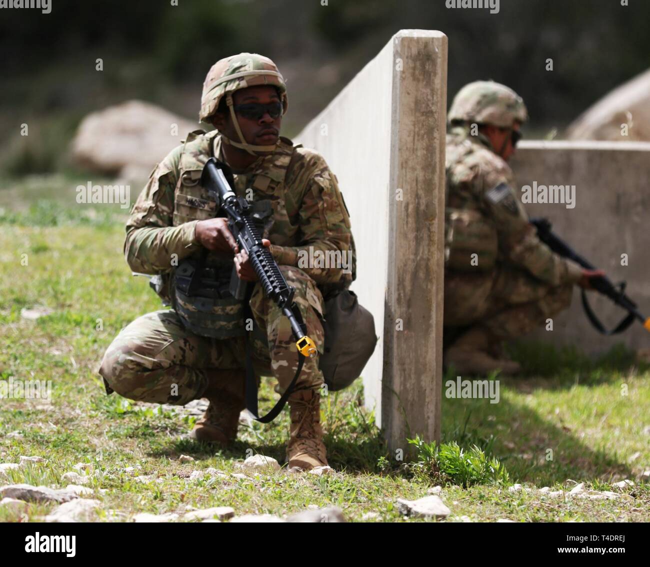 Soldiers with 163rd Military Intelligence Battalion, 504th Military ...