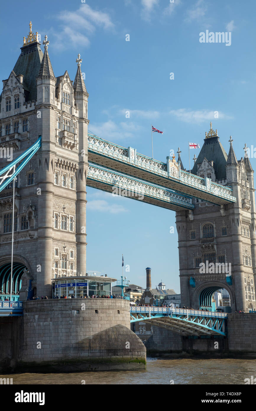 Tower Bridge of London, UK: a suspension and bascule bridge over the ...