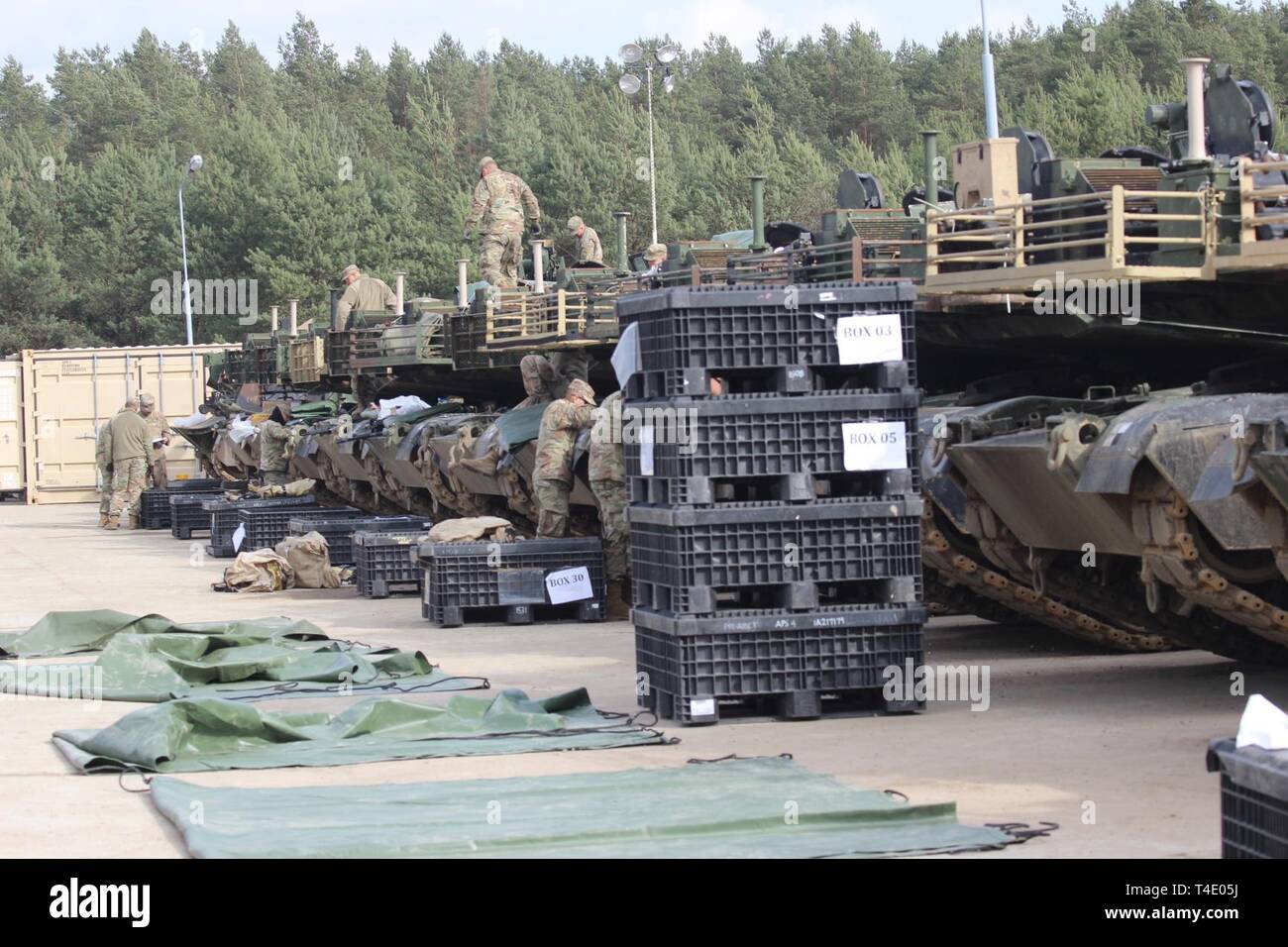Soldiers with the 4th Battalion, 27th Field Artillery Regiment, 2nd ...