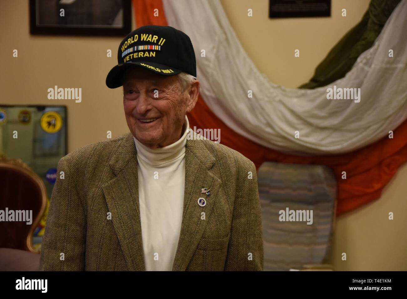 Former U.S. Air Force Capt. Jerry Neal, a bomber pilot in World War II ...
