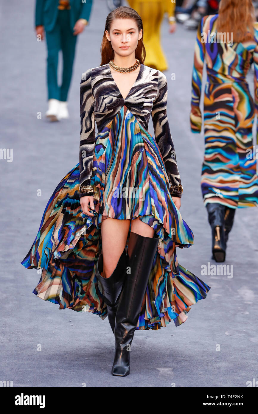 MILAN, ITALY - FEBRUARY 23:Grace Elizabeth walks the runway at the ...